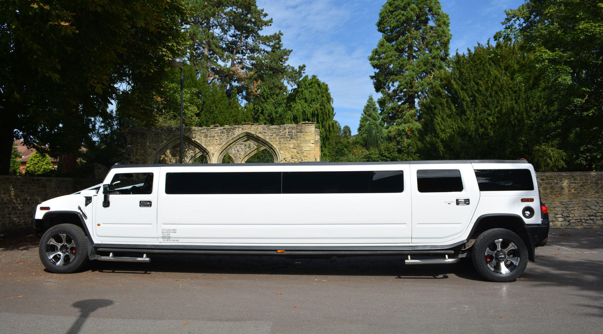 White Hummer - Limo Hire Aylesbury | Hummer Limo Hire Aylesbury